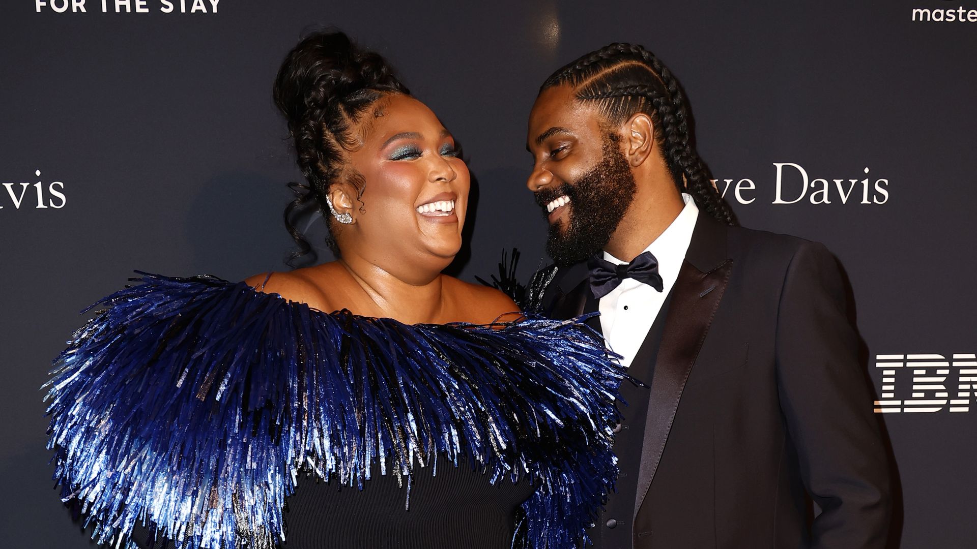 Lizzo und ihr Freund Myke Wright geben ihr Red-Carpet-Debüt!