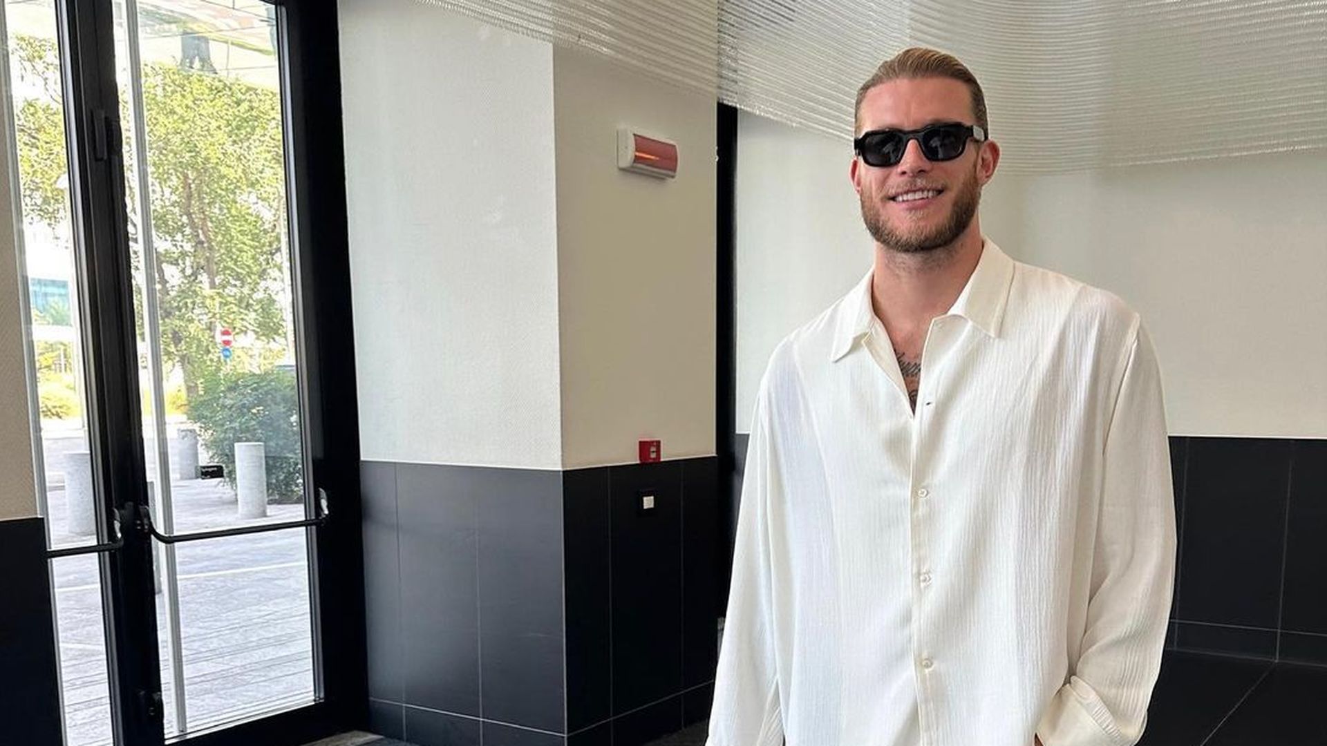 Heißer Daddy: Loris Karius ist mit seiner Tochter unterwegs