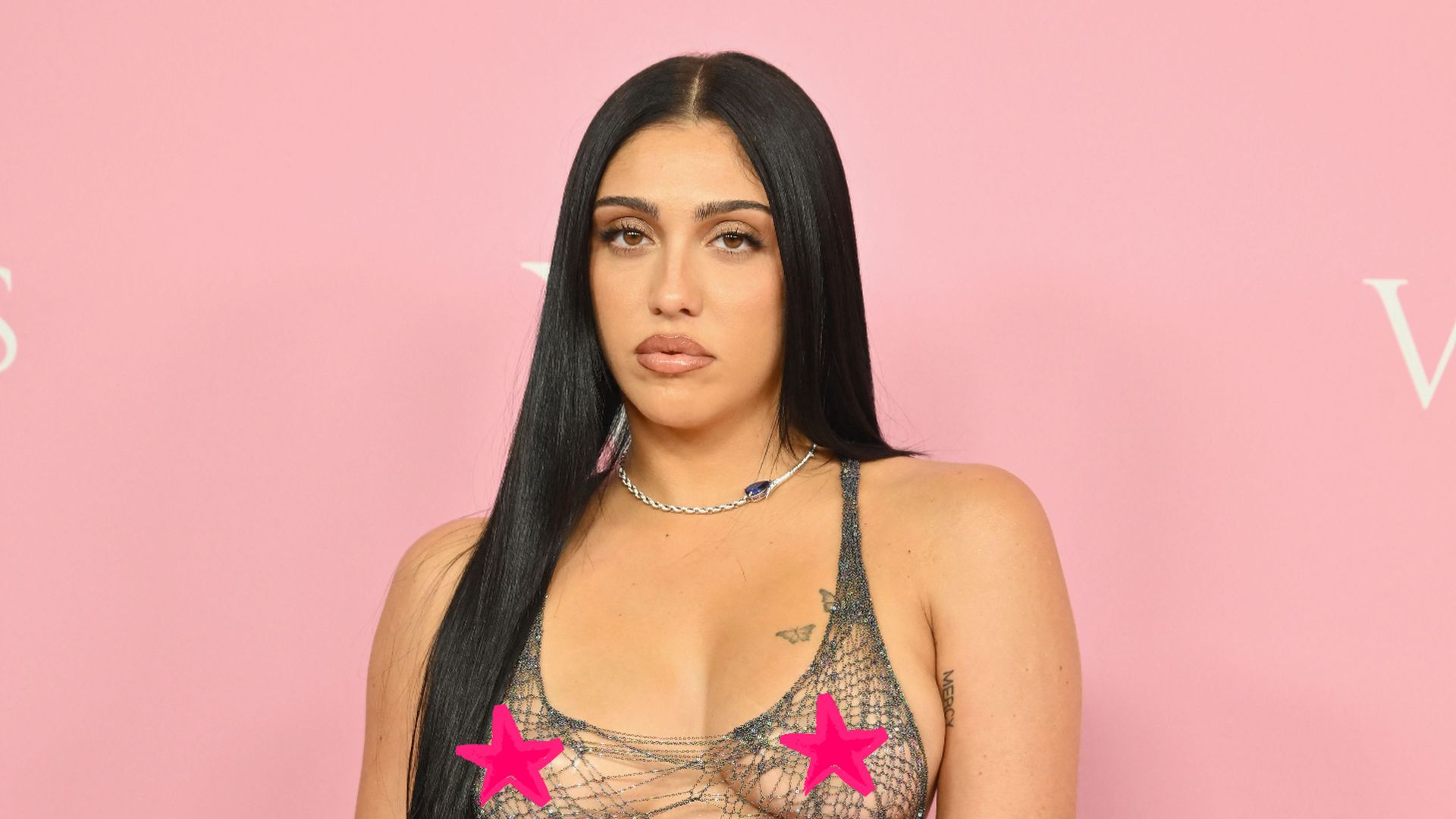 Madonnas Tochter Lourdes kommt fast nackt auf Red Carpet!