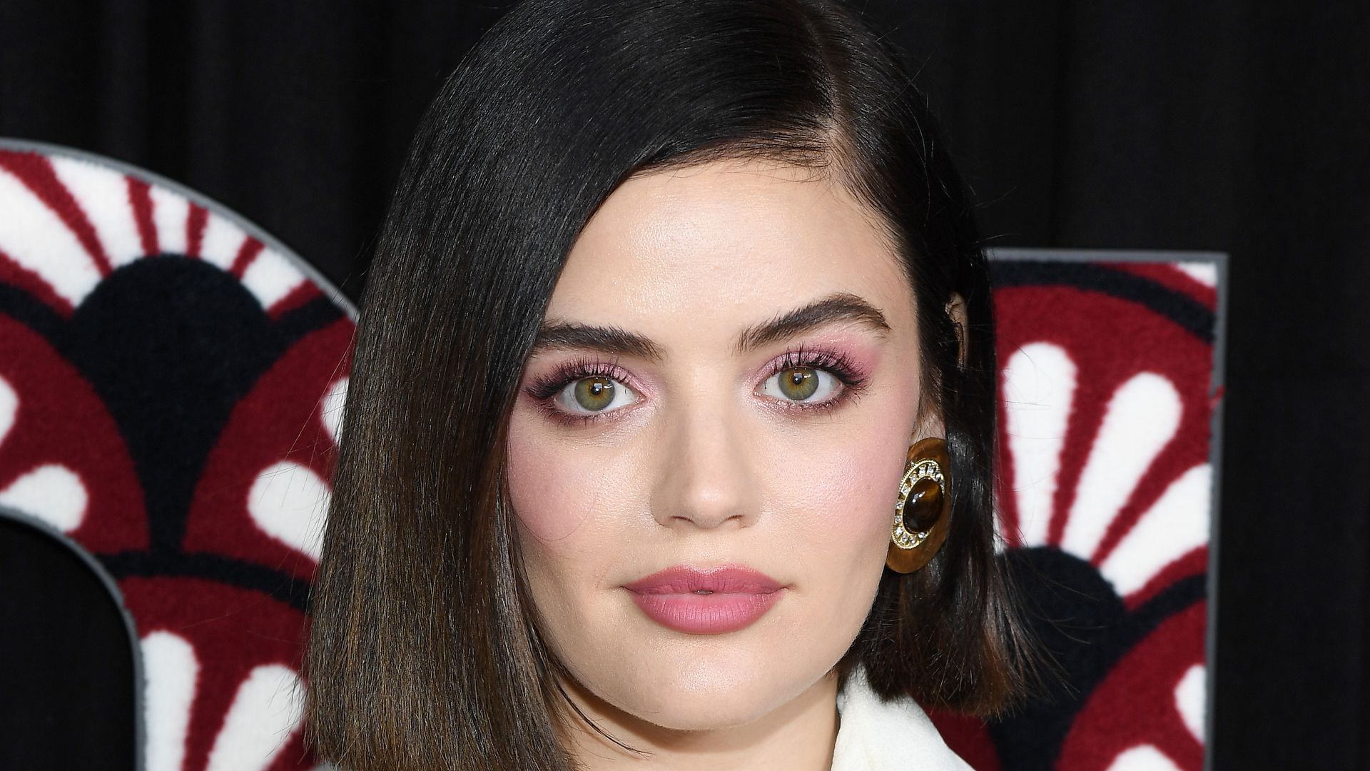 Stolper-Falle! Lucy Hale mit viel zu langer Hose