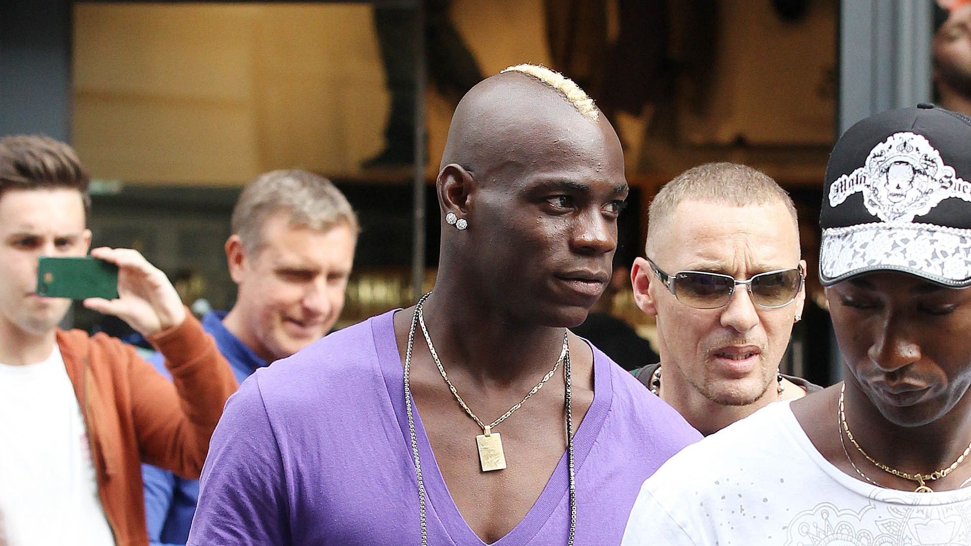 MFW: Bikini-Show mit hochschwangerer Balotelli-Ex