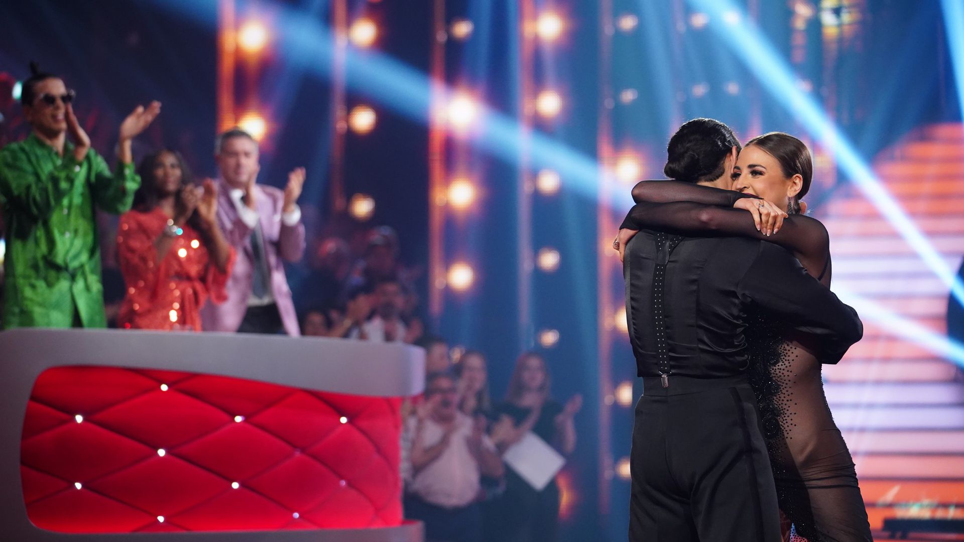 Happy: "Let's Dance"-Ekat kann Profispecial-Sieg kaum fassen