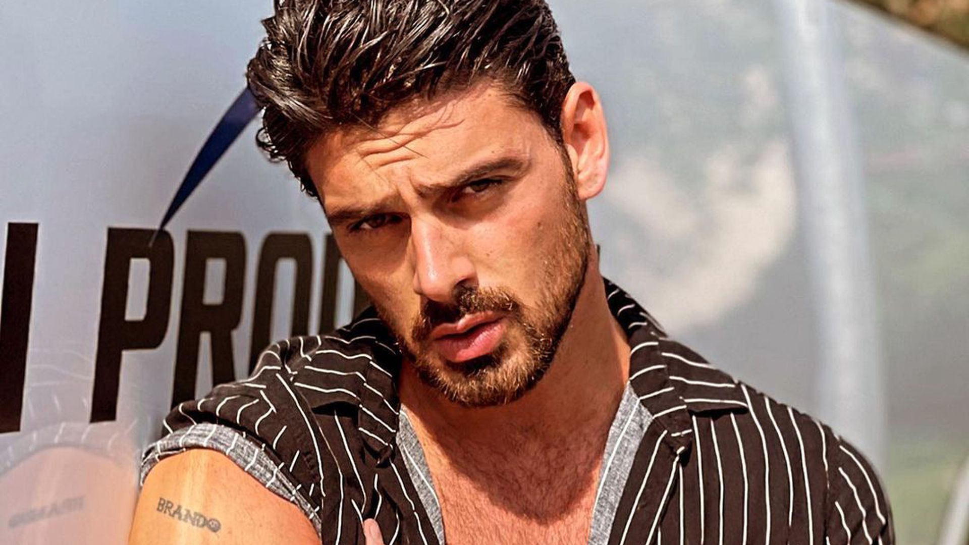 Sexy und verrucht: "365 Days"-Michele oberkörperfrei im Bett