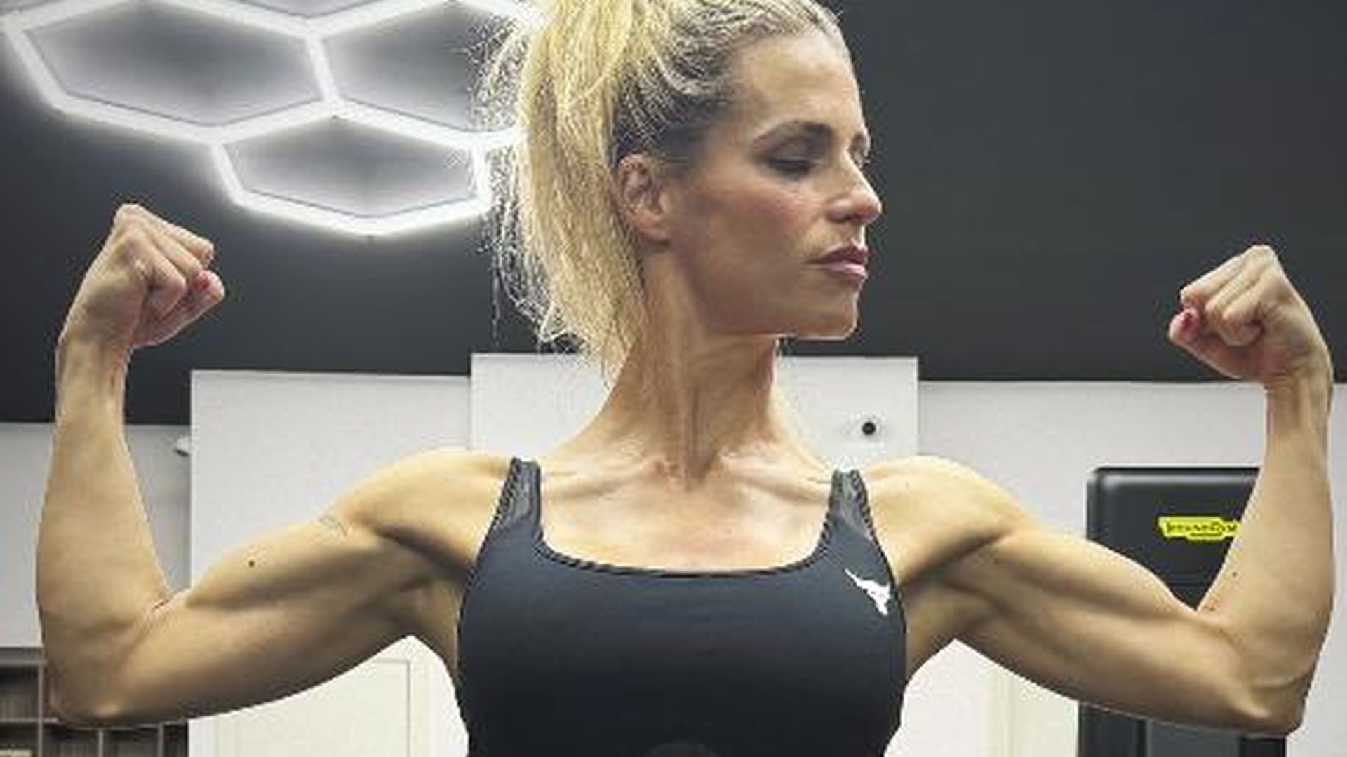 Michelle Hunziker (48) präsentiert ihre stählernen Muskeln