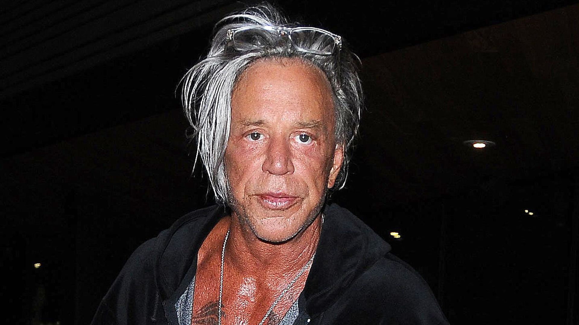 Mickey Rourke: Deshalb hat er ein neues Tattoo | Promiflash.de