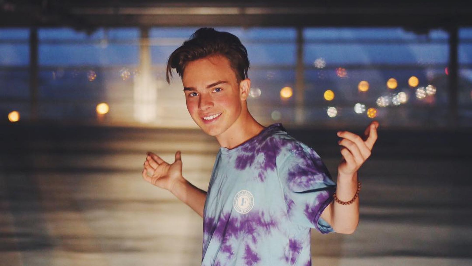 Schule & Musikkarriere: Sänger Mike Singer zeigt wie's geht ...