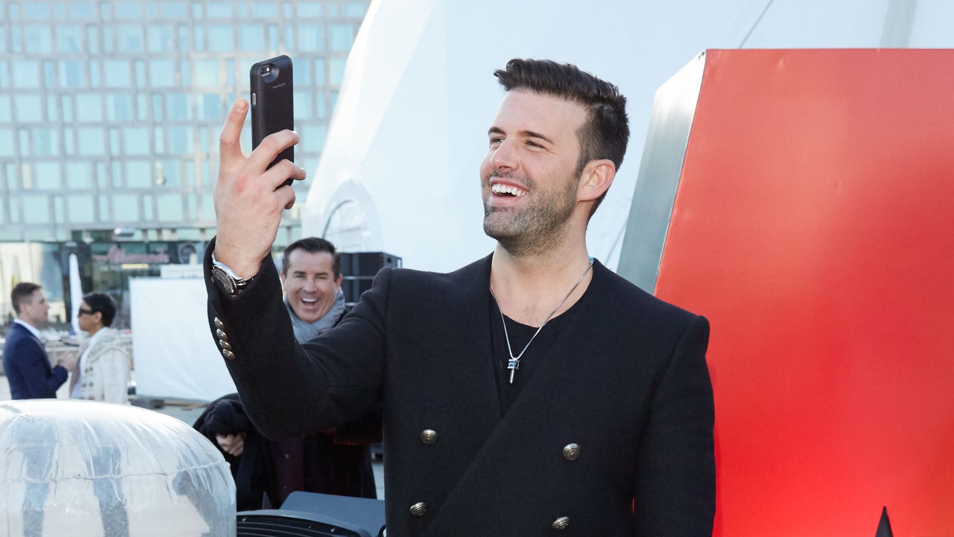 Ganz schön eitel: Jay Khan gesteht Haartransplantation