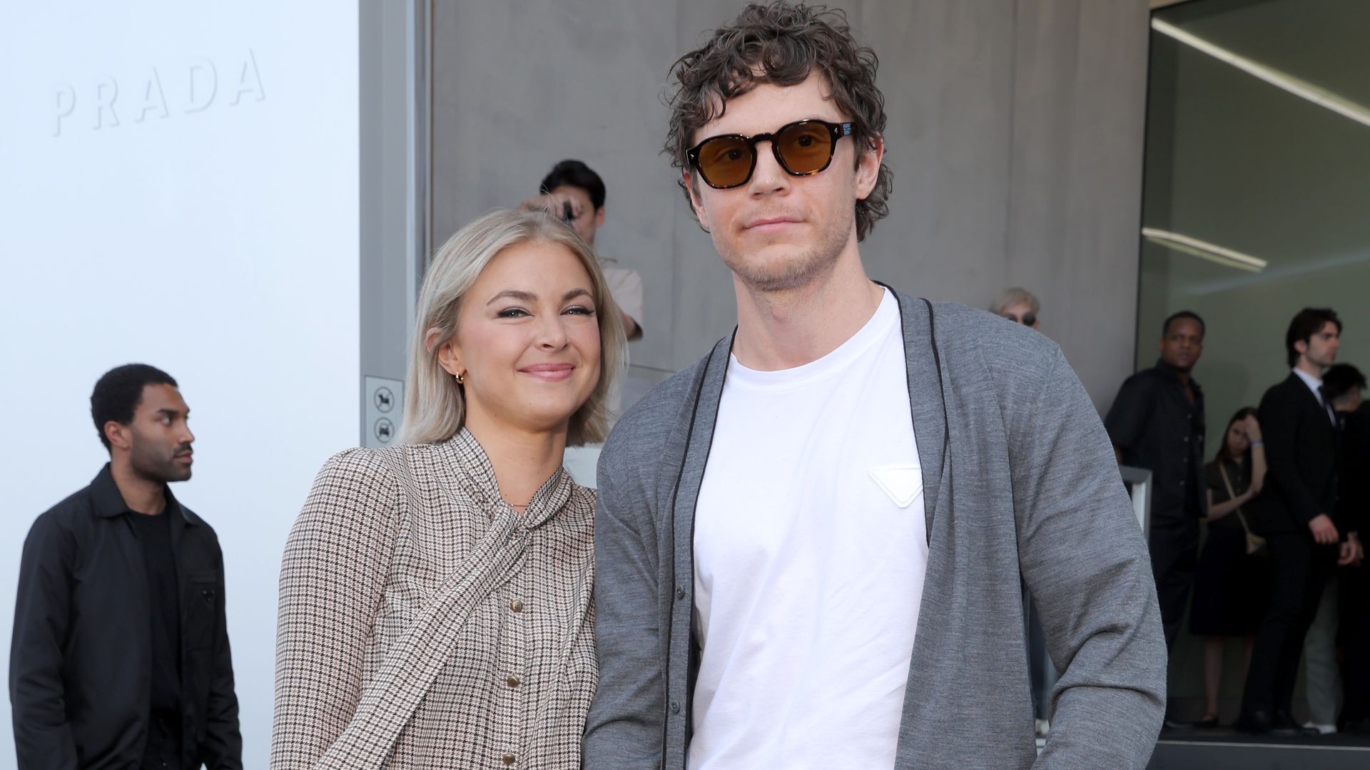 Erster Pärchenauftritt: Evan Peters ist wieder vergeben!