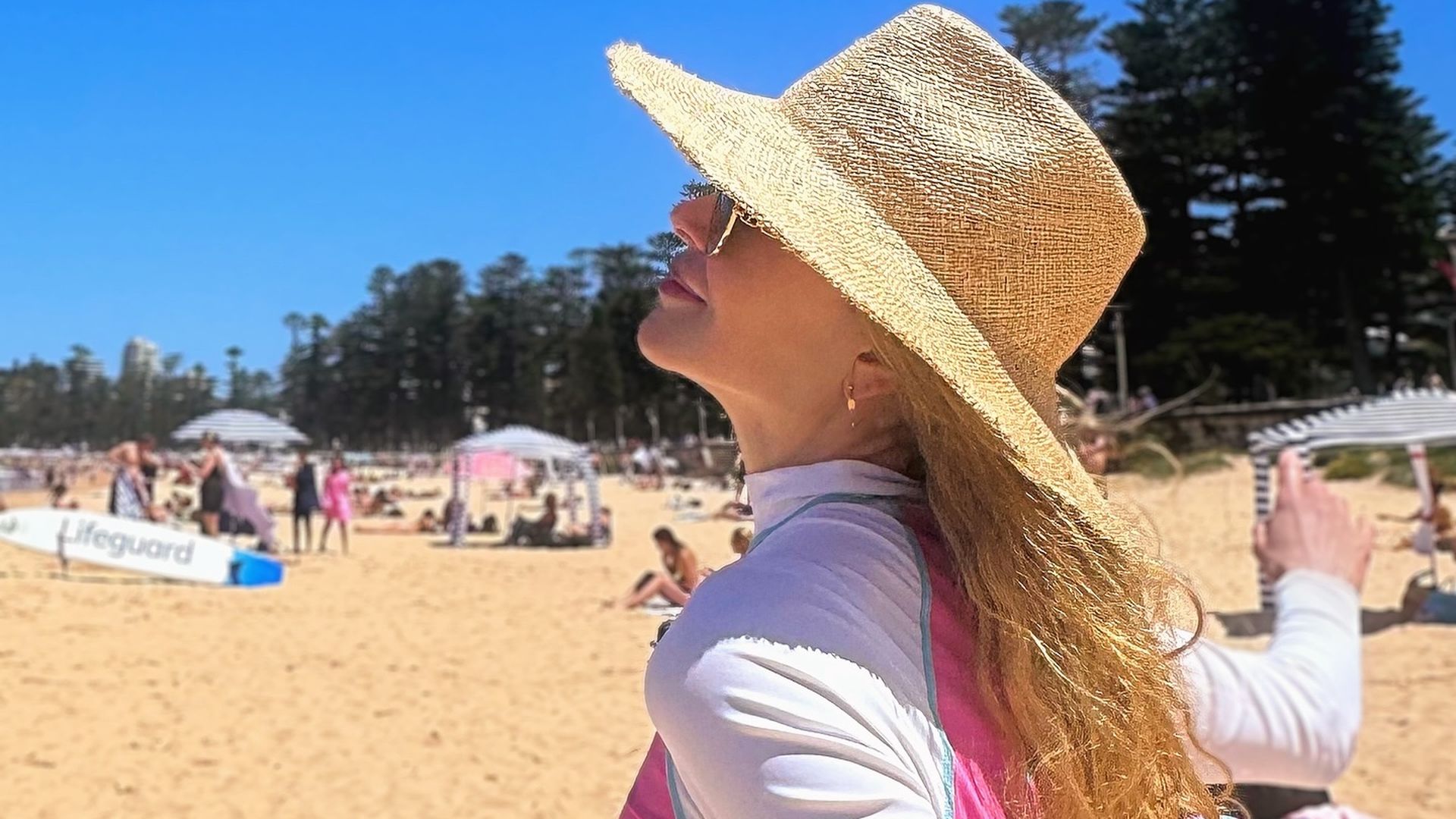 Grüße vom Strand: Nicole Kidman selig im Silvester-Urlaub