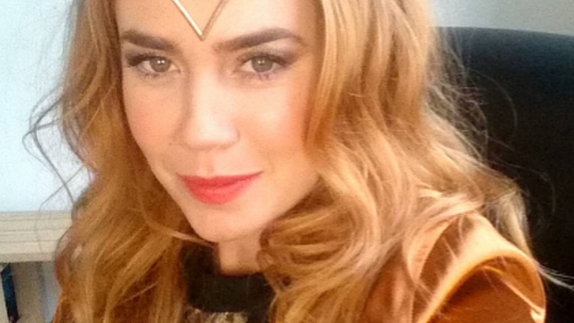 Palina Rojinski im Casual Look: So bringt sie den Müll raus | Promiflash.de