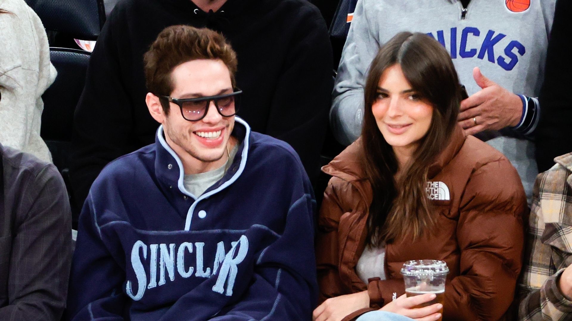 Offiziell? Emily Ratajkowski mit Pete Davidson bei NBA-Spiel