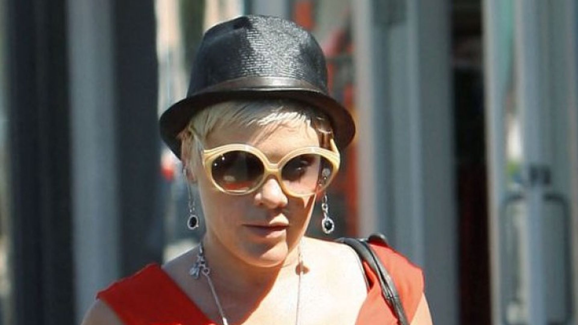 Pink will während der Geburt gefüttert werden | Promiflash.de