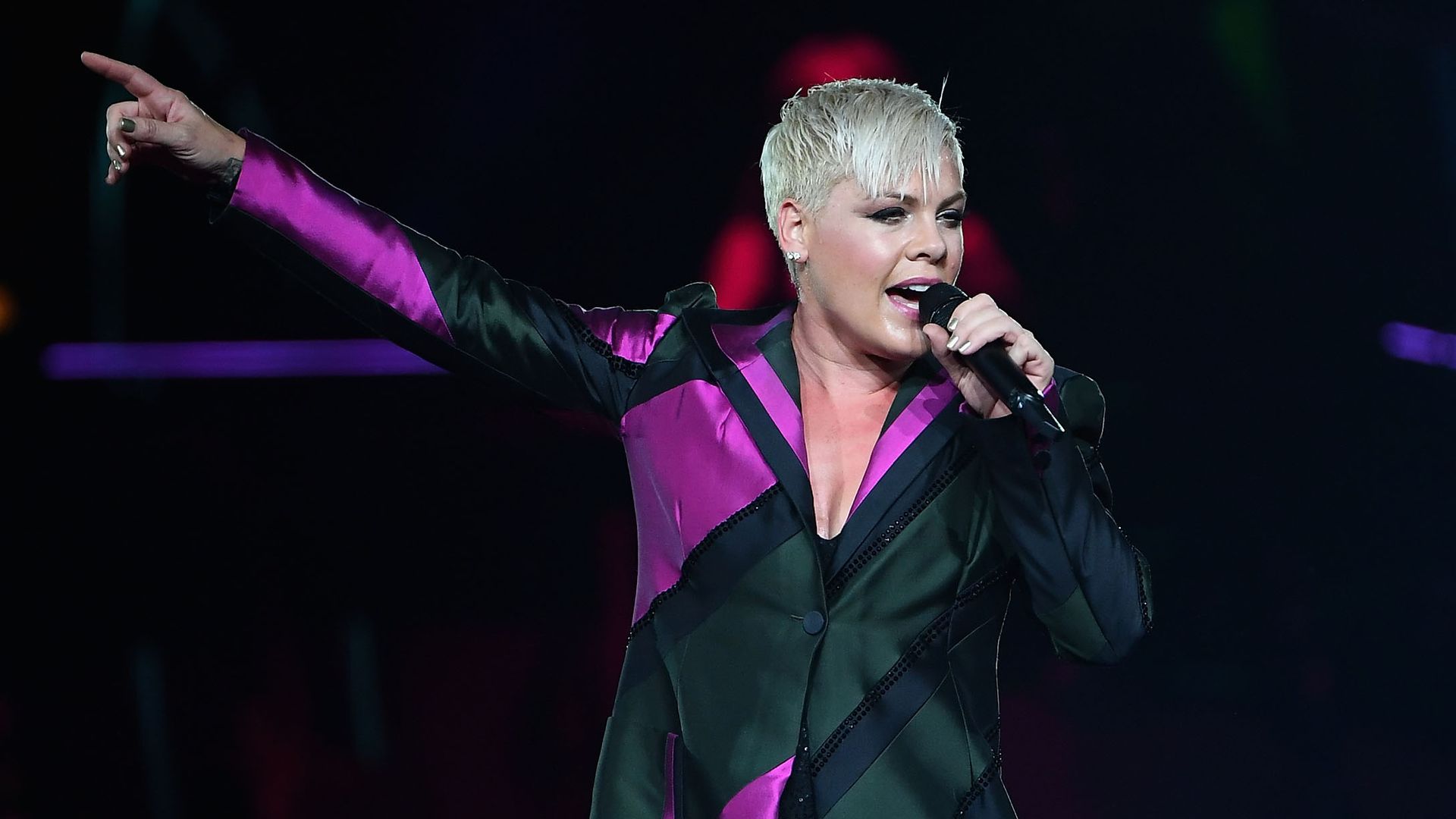 Als erster internationaler Star: Pink bekommt BRIT Award | Promiflash.de