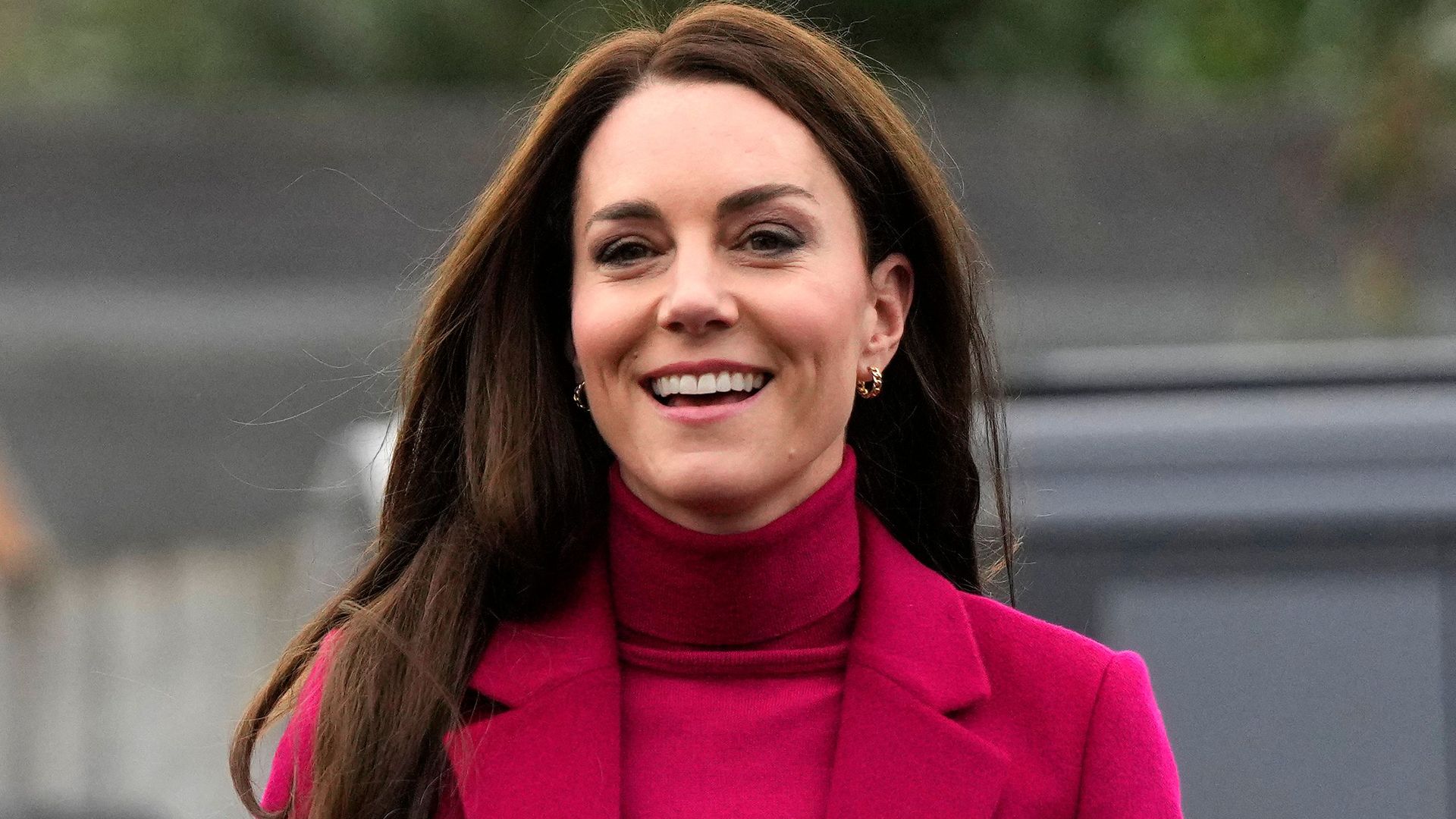 Schick in Pink: Prinzessin Kate strahlt im Mantel auf Event