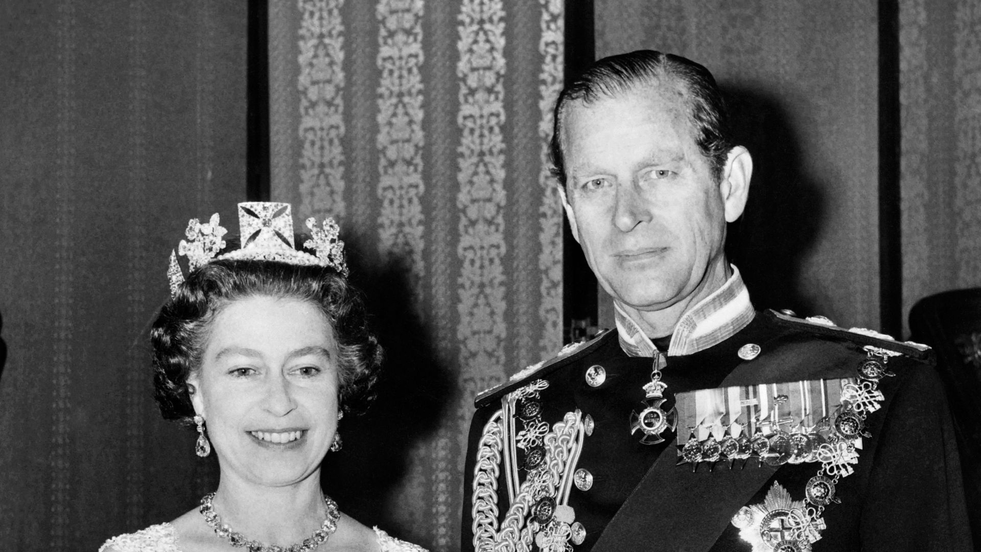 Für viel Geld: Hochzeitstorte von Queen Elizabeth verkauft