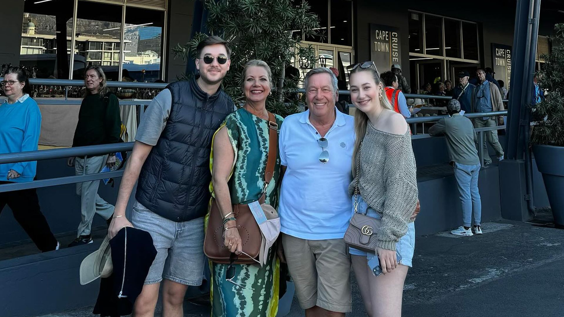 Roland Kaiser wird von seinen Kindern in Kapstadt überrascht