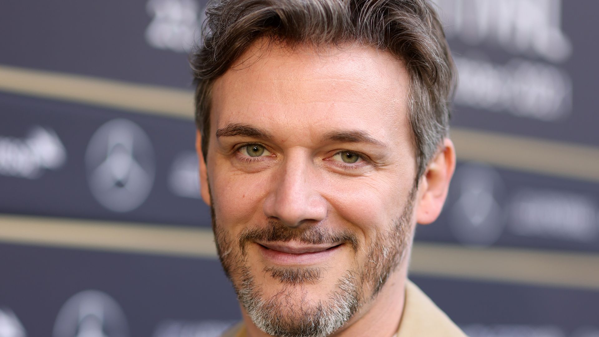 Mitarbeiter wirft Regisseur Samuel Theis Vergewaltigung vor