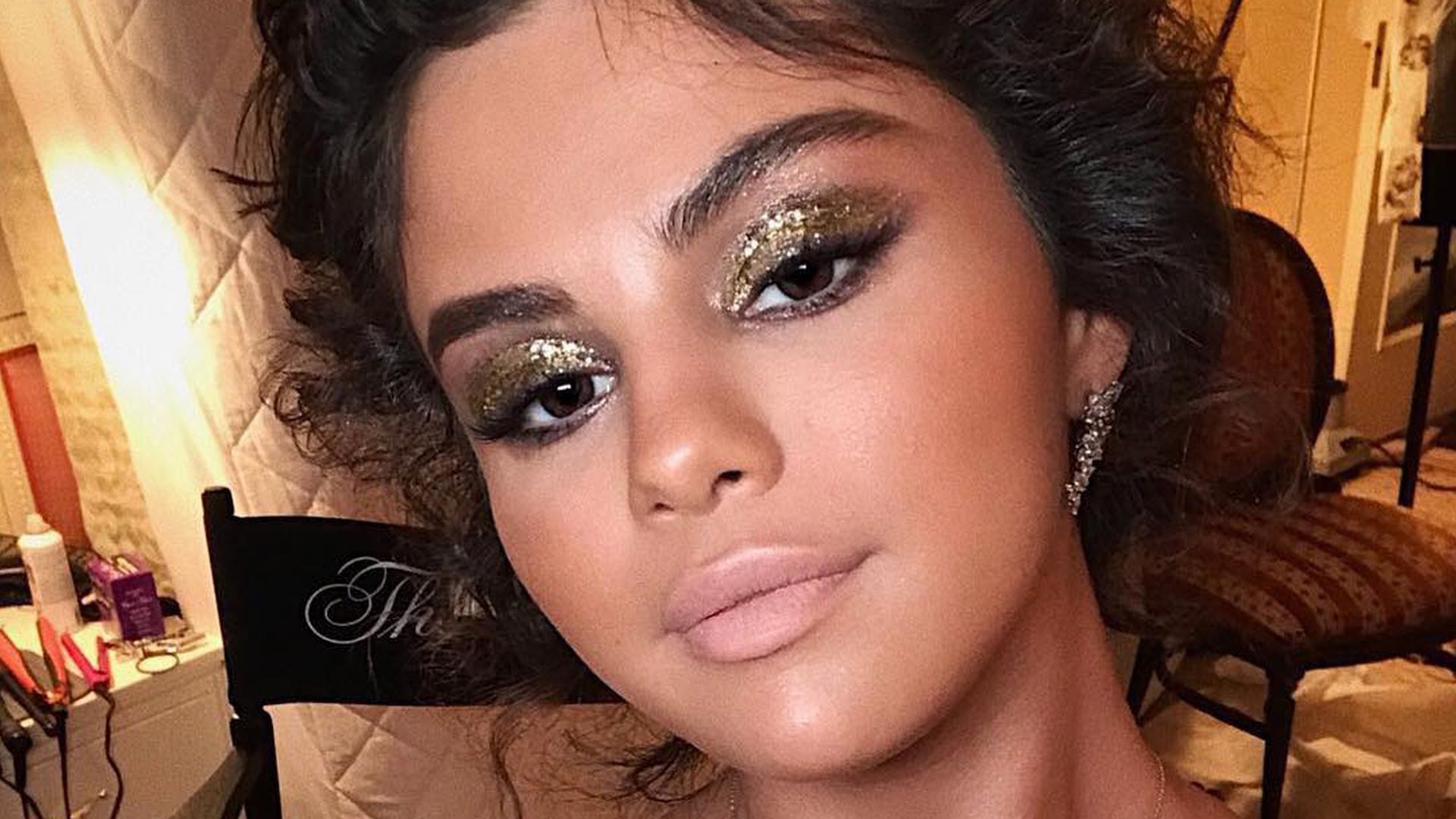 Bräunungs-Fail bei Met Gala? So reagiert Selena Gomez! | Promiflash.de