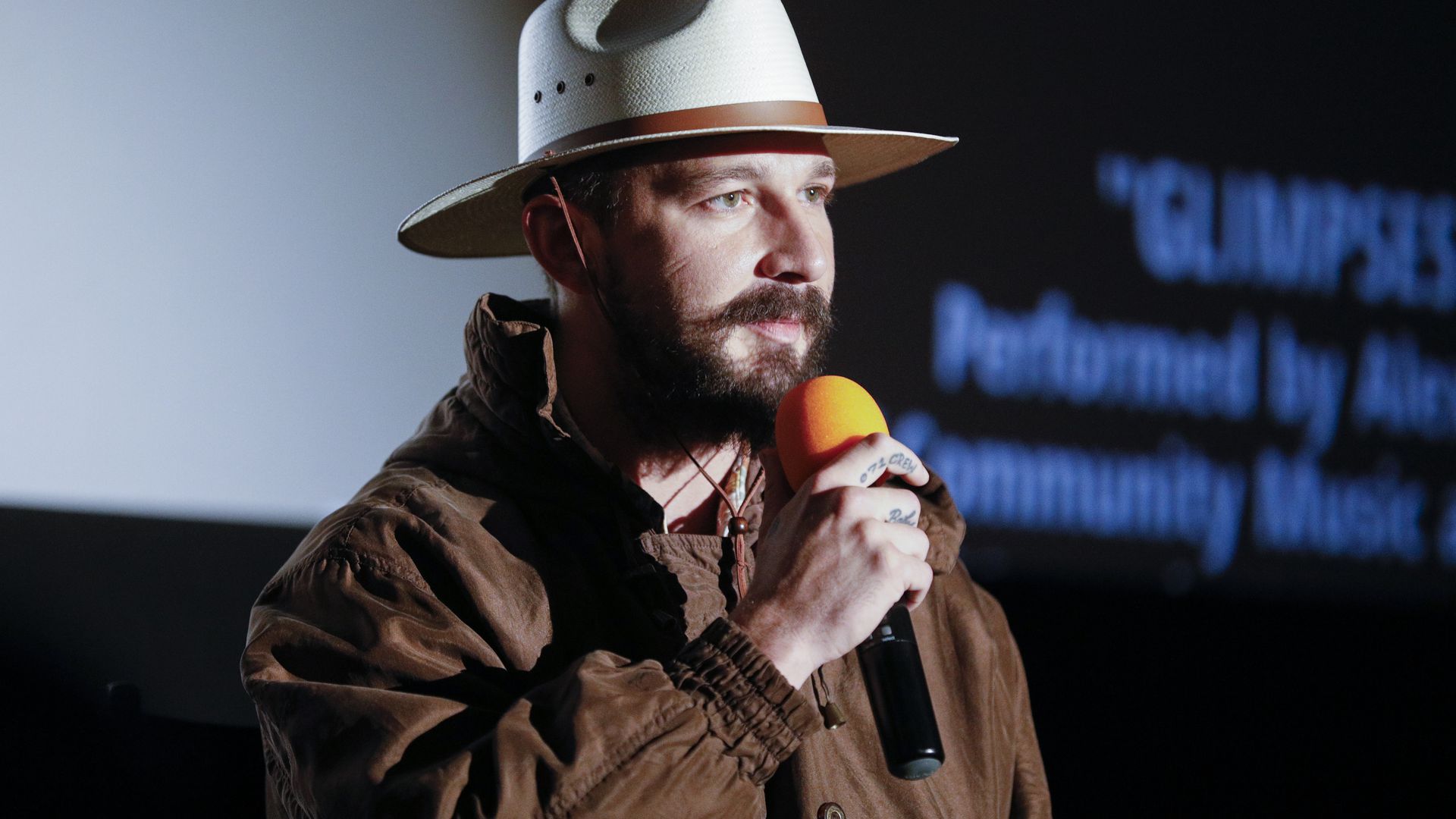 Live im Netz! Shia LaBeouf & Mia Goth haben geheiratet