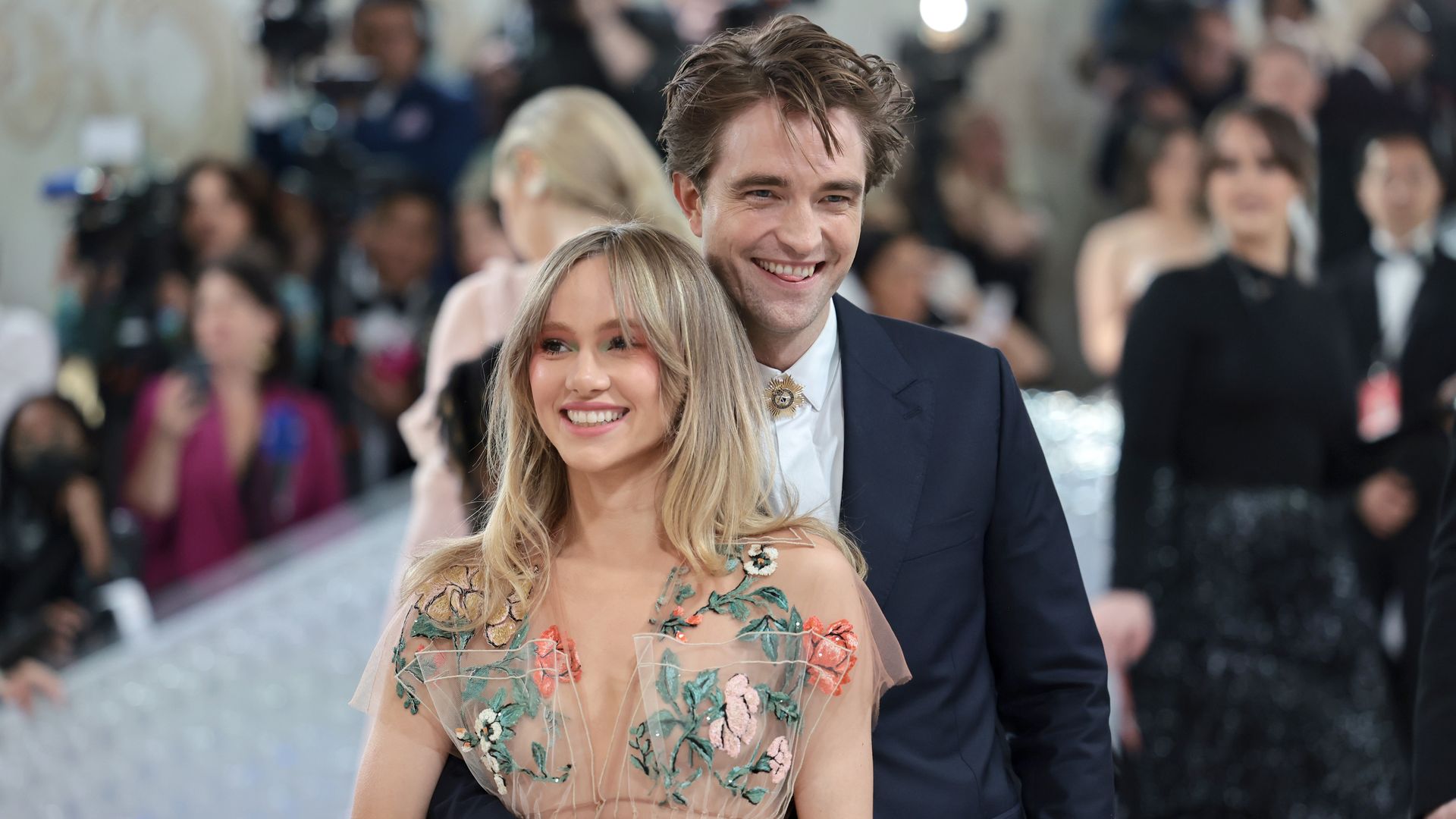 Nach Coachella: Suki Waterhouse mit Rob und Baby unterwegs!