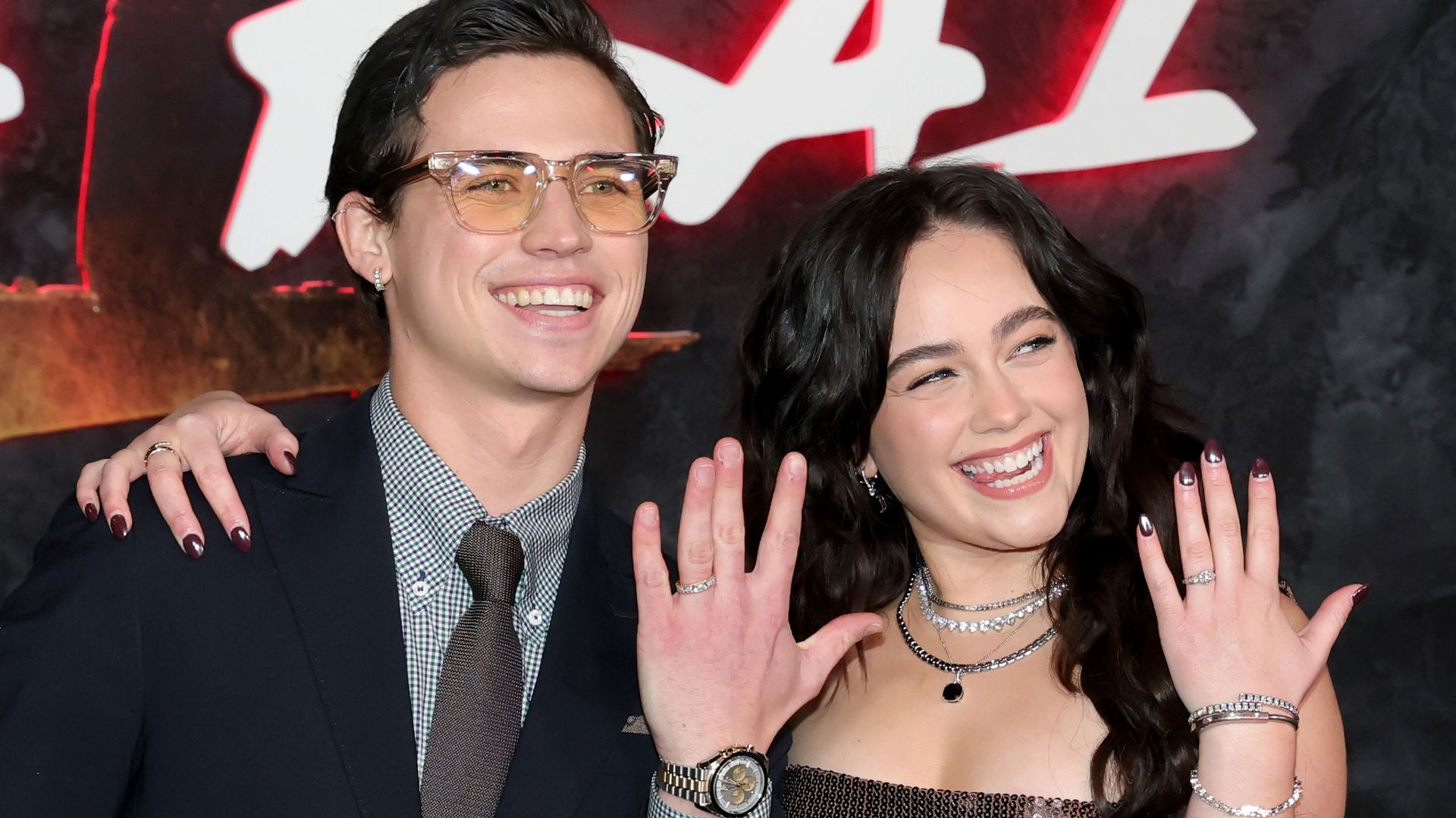 "Cobra Kai"-Star Tanner Buchanan ist mit seiner Mary verlobt