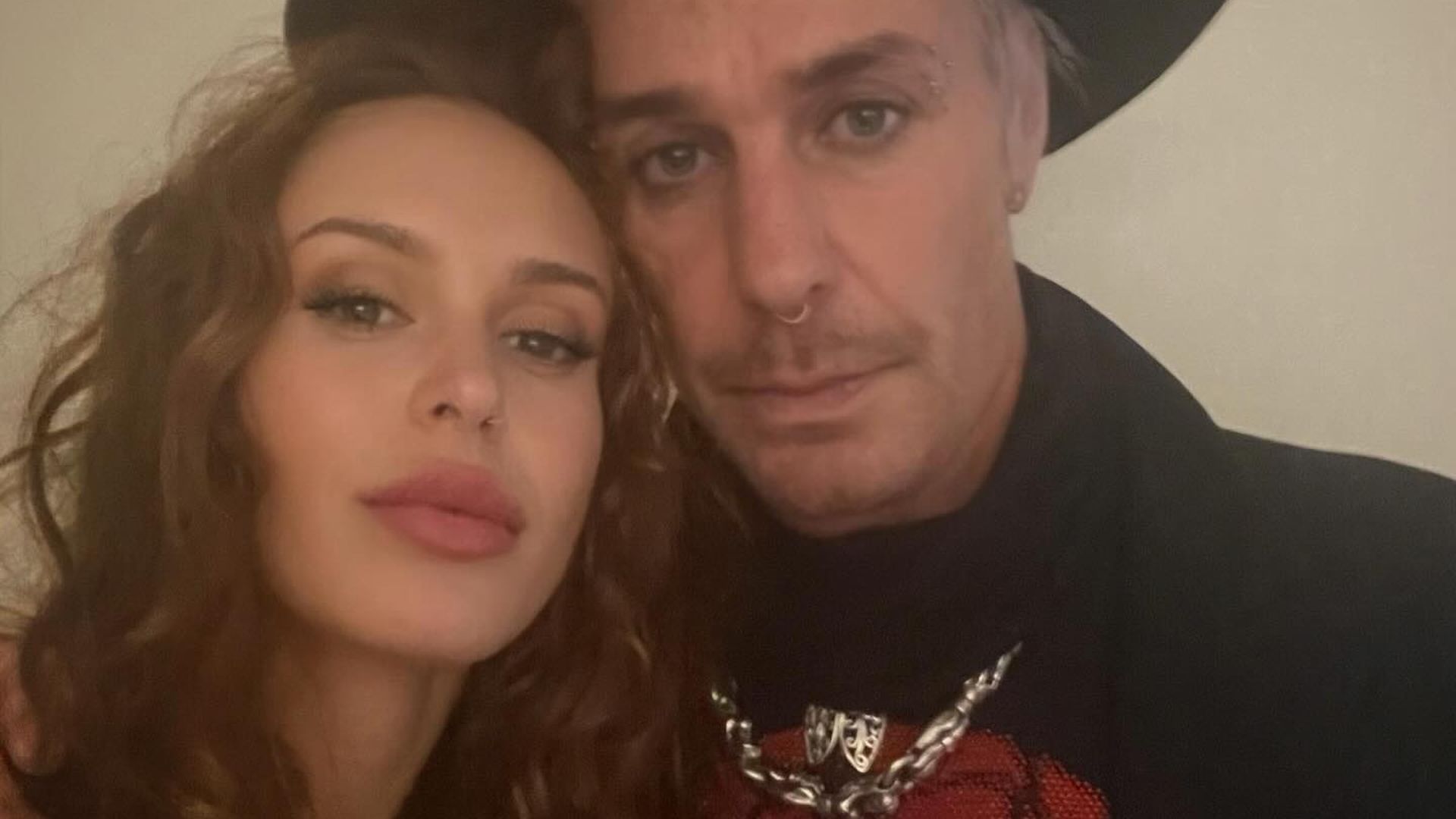 Neue Romanze? Till Lindemann schmiegt sich an eine Tänzerin