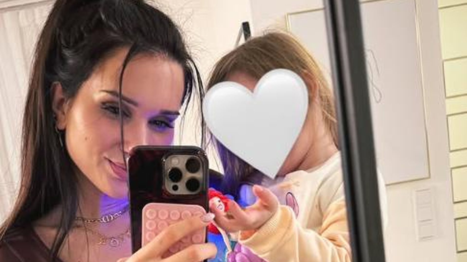 Nessi genießt "Princess Charming"-Pause mit Töchterchen Livi