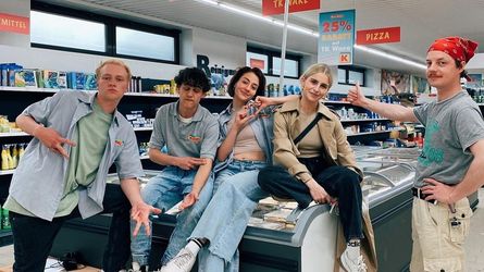 Klara Lange und Nura sind dank "Die Discounter" gute Freunde