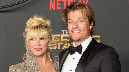 Trauerfeier? Stars strahlen ganz in Schwarz bei Fashion Show