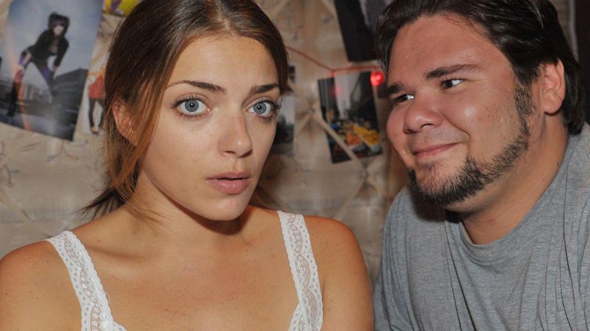 GZSZ: Wie findet ihr das Paar Emily und Tuner? | Promiflash.de