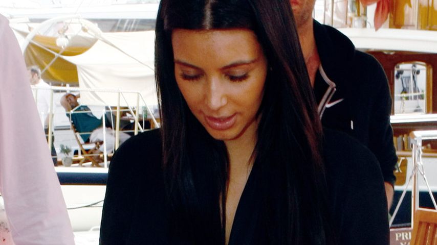 Kim Kardashians Yacht-Abenteuer in Cannes | Promiflash.de