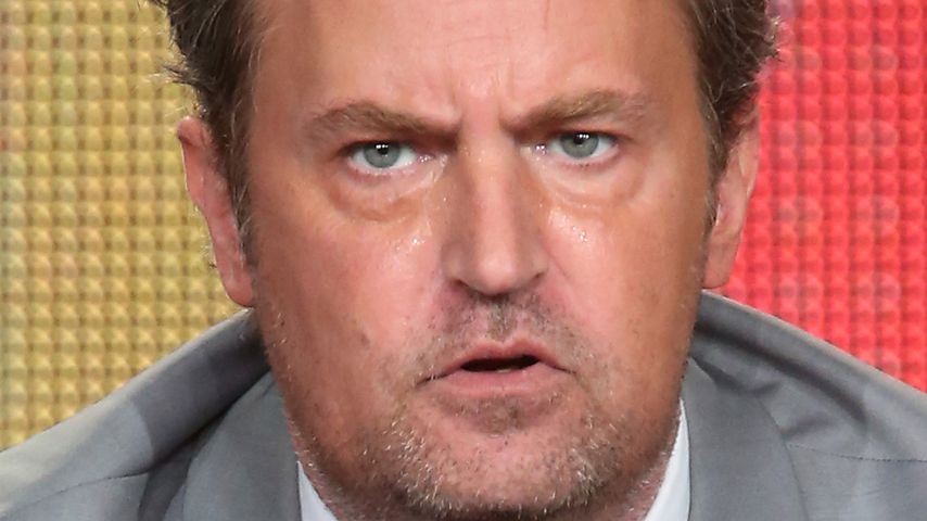 Im totalen Vollrausch: Matthew Perry klebte Hände an Beine! | Promiflash.de