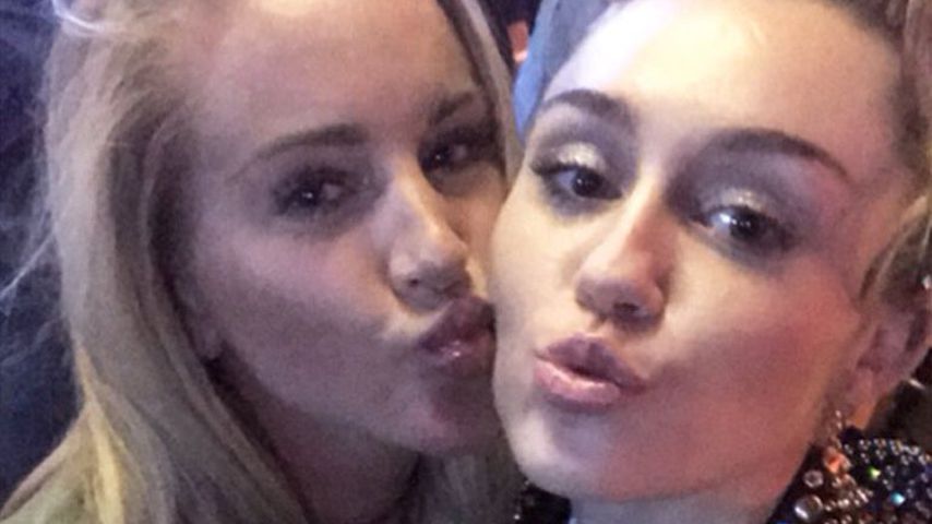 Bei Release-Party: Miley Cyrus mit Kindheits-BFF vereint! | Promiflash.de