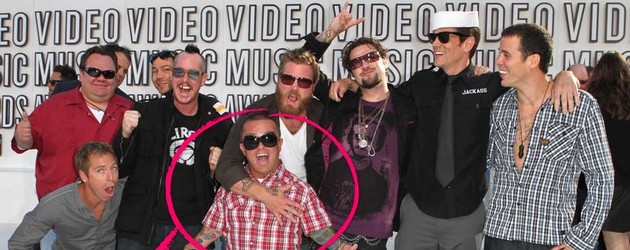 Bam Margera zeigt sein neues Ryan Dunn-Tattoo! | Promiflash.de