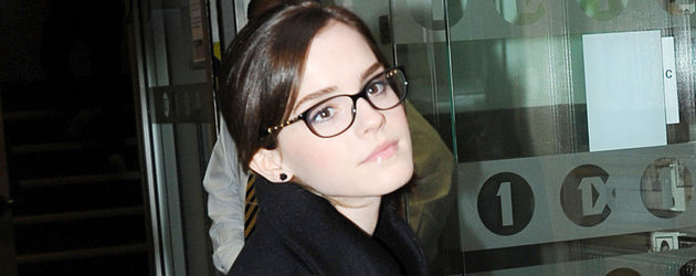 Eine gute Wahl? Emma Watson trägt jetzt Brille | Promiflash.de